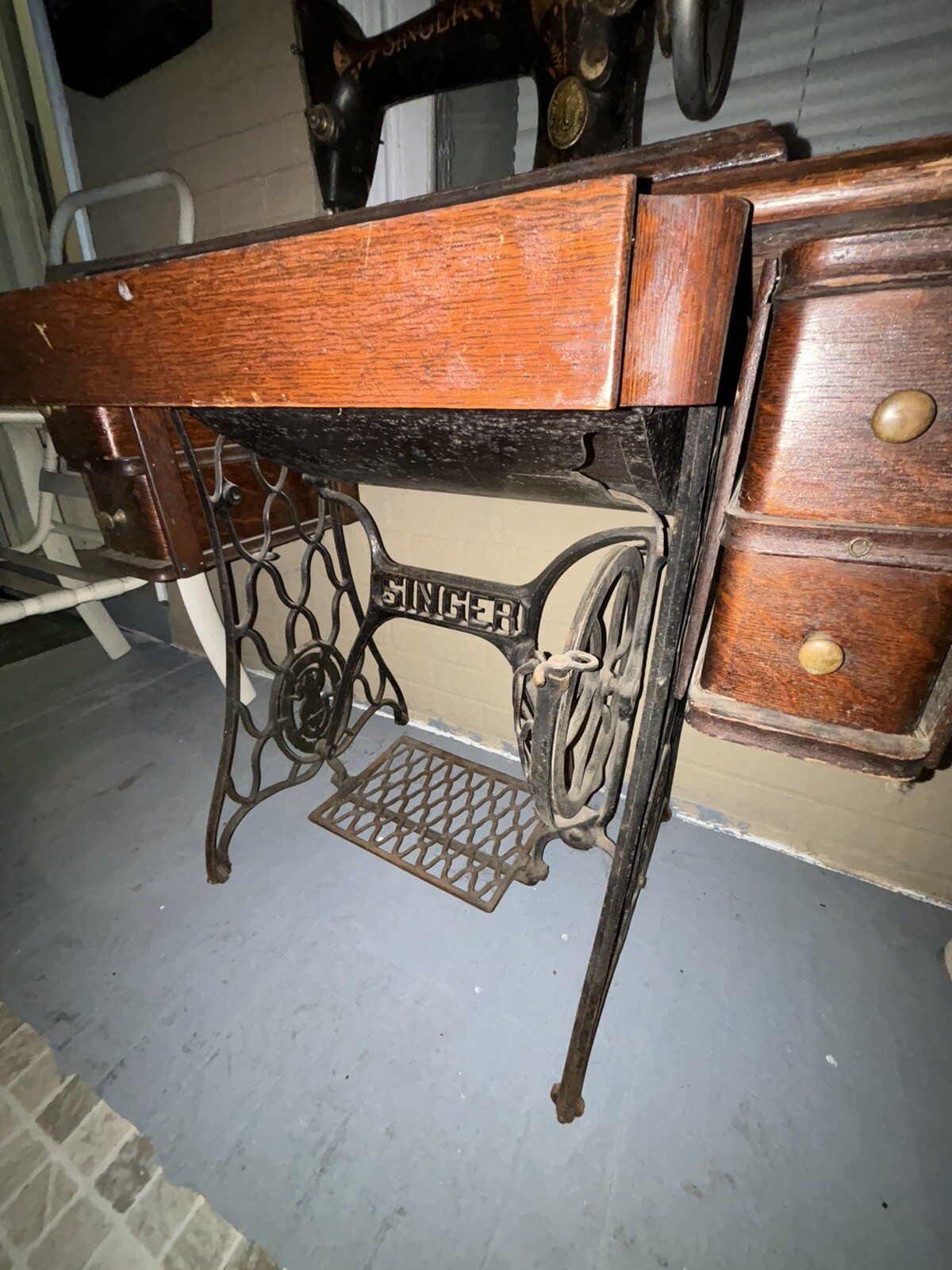 Antique Singer sewing machine and desk. G series serial number. | eBay
