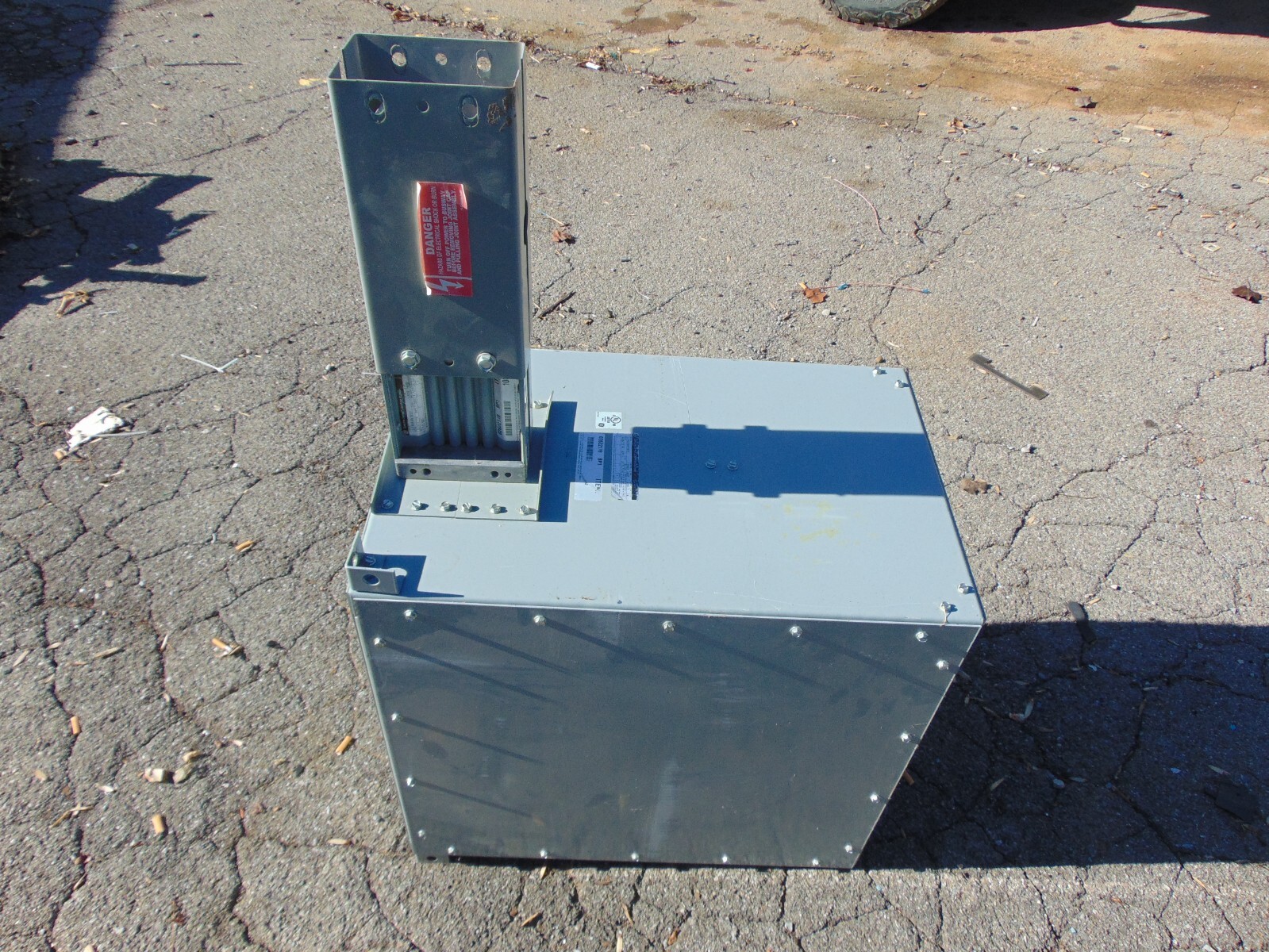 Unused GE Spectra 400 Amp 600V 3P 4W Aluminum Busway Tap Box ...