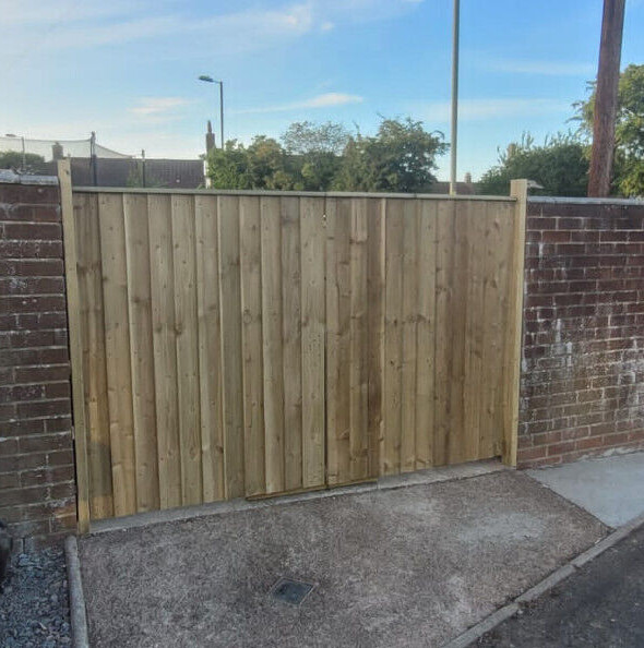 10 FT wide Wooden Gates, Heavy Duty Fully Framed, Ironmongery kit ...