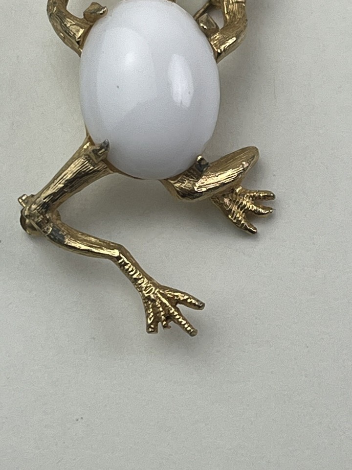 DeNicola Vintage Tree Frog Toad Brooch Milk Glass Green Eyes | eBay