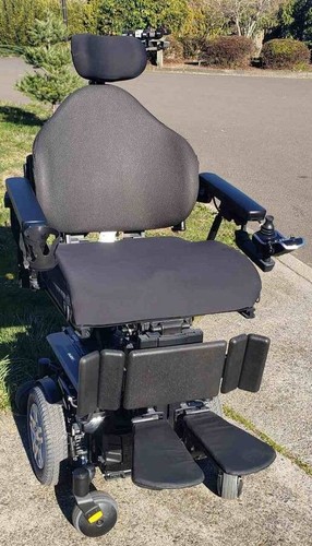 Quantum Edge HD Eye Level Electric Wide Wheelchair Power Chair Lift ...