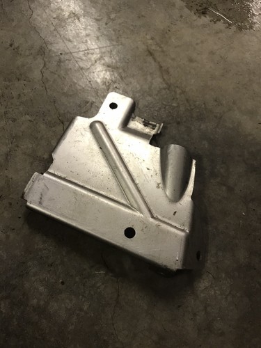 2008 - 2017 MERCEDES C300 W204 W205 FRONT HEAT SHIELD BRACKET OEM ...