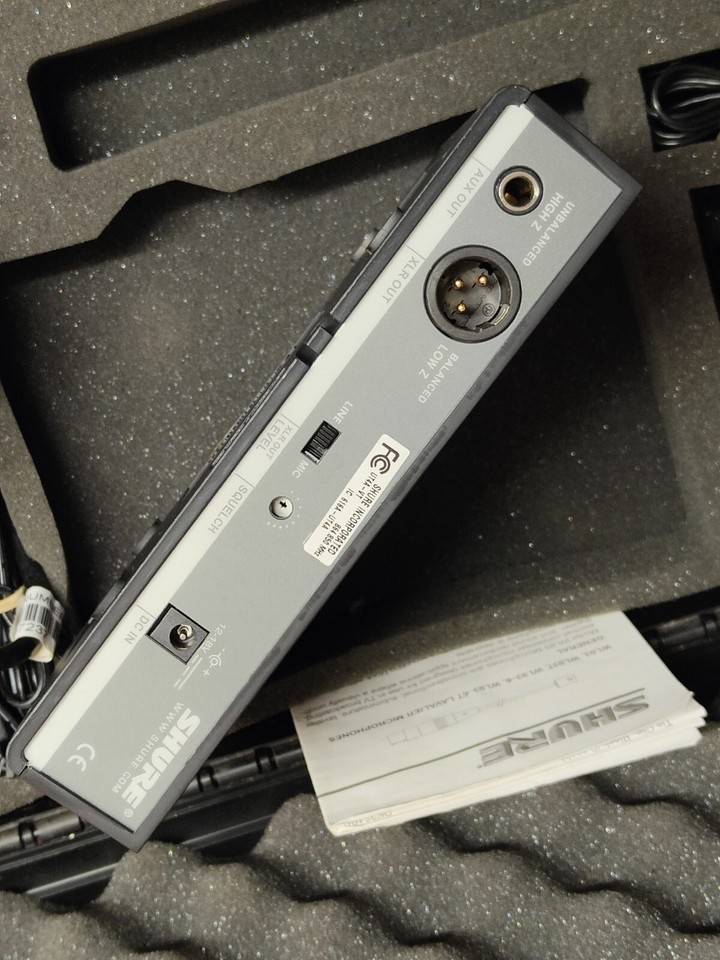SHURE DIVERSITY RECEIVER T4A-AQ AND WIRELESS TRANSMITTER UT1-VT - 864. ...