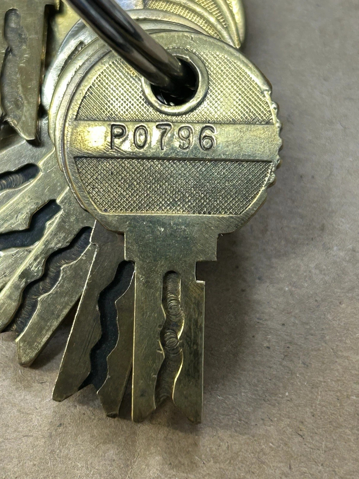 Lot of 12 VINTAGE Old Slot Machine Keys or GUM gumball vendor some ...
