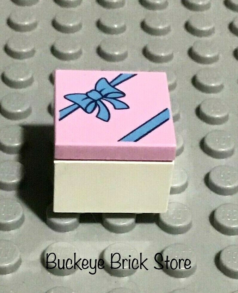 LEGO Decorated. Inverted Tile on 2x2 White Brick Gift Pattern with ...