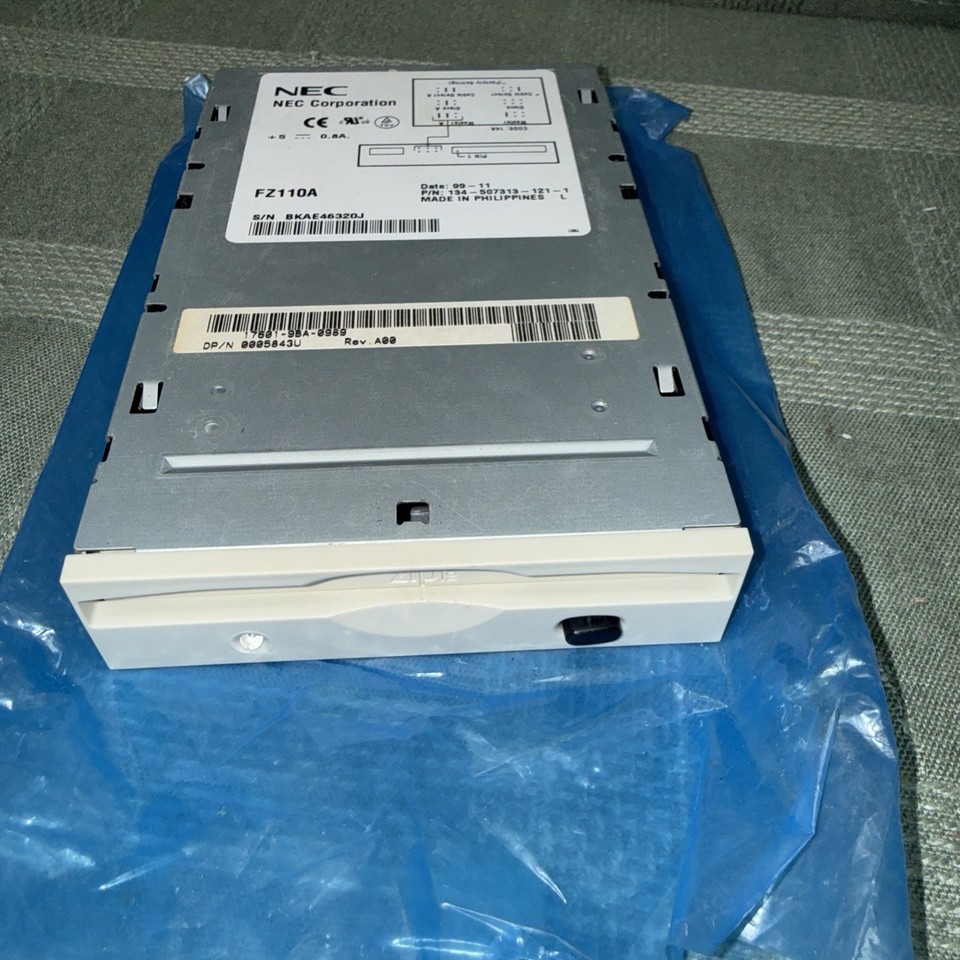 Vintage Iomega Zip 100 IDE / ATAPI 100 Mb Internal Zip Drive NEC FZ110A ...