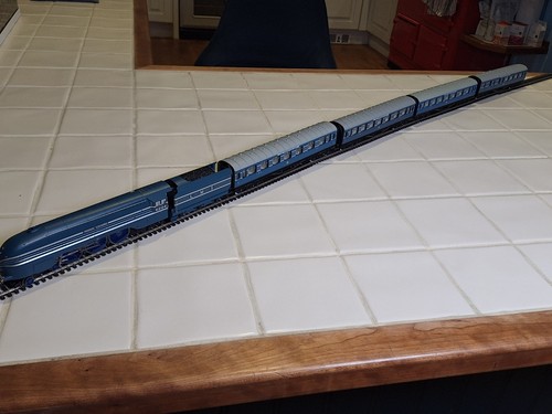 Hornby R3092 Coronation Class 4-6-2 6224, "Princess Alexandra", and 4 ...