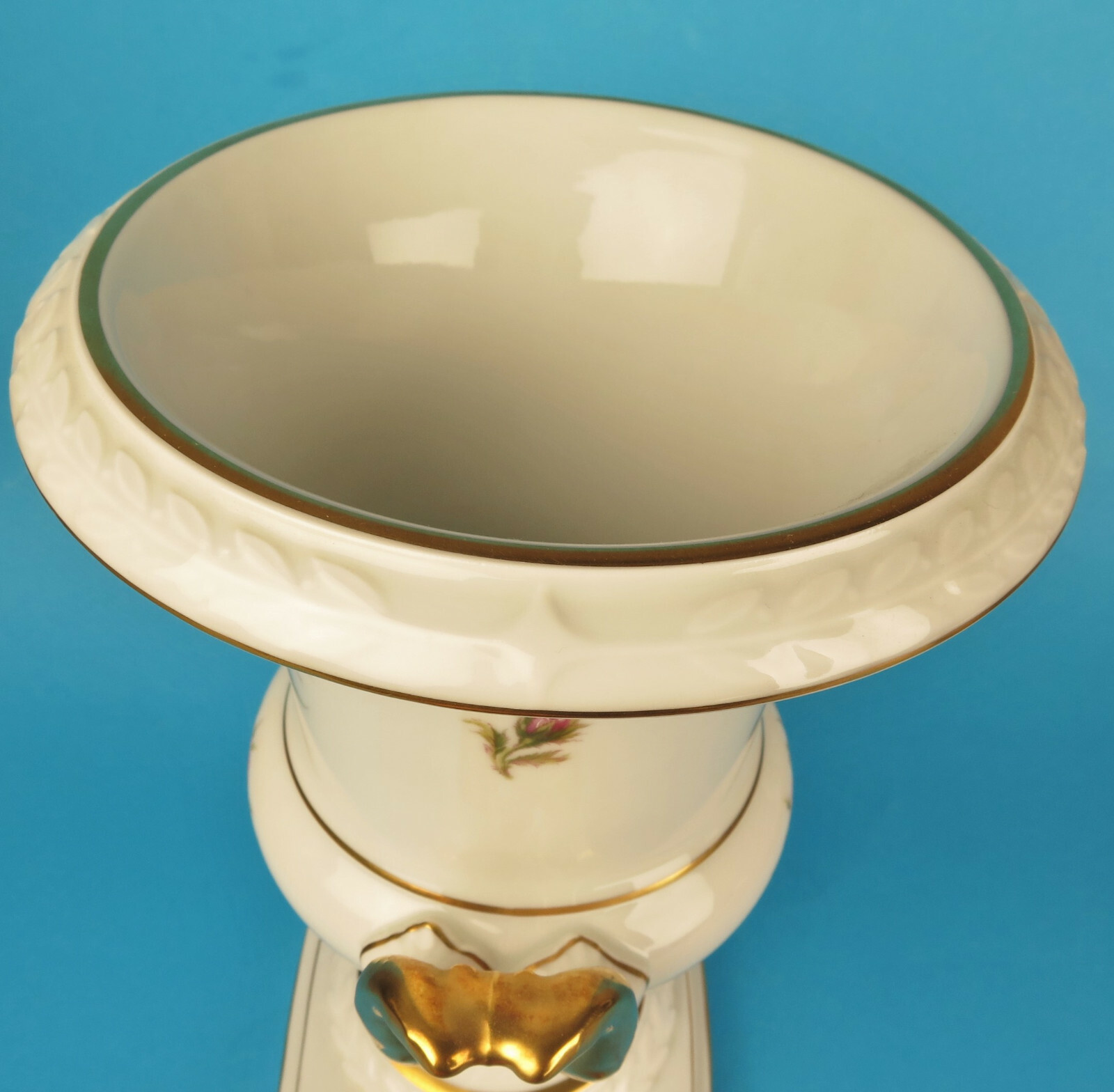 9063:Qualitätvolle KRATER Vase aus Porzellan,AK KAISER,Dekor Moosrose ...
