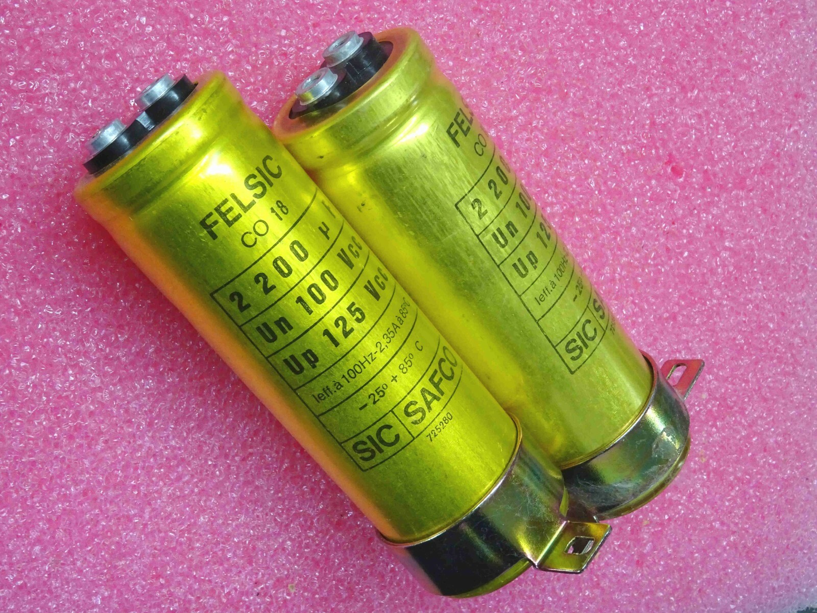 Lot de 2 condensateurs 2200µF 100v 85°C 2.35A sic-safco felsic CO18 ...