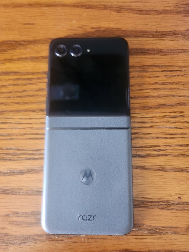 Motorola RAZR 2024 256GB BOOST MOBILE flip phone | eBay