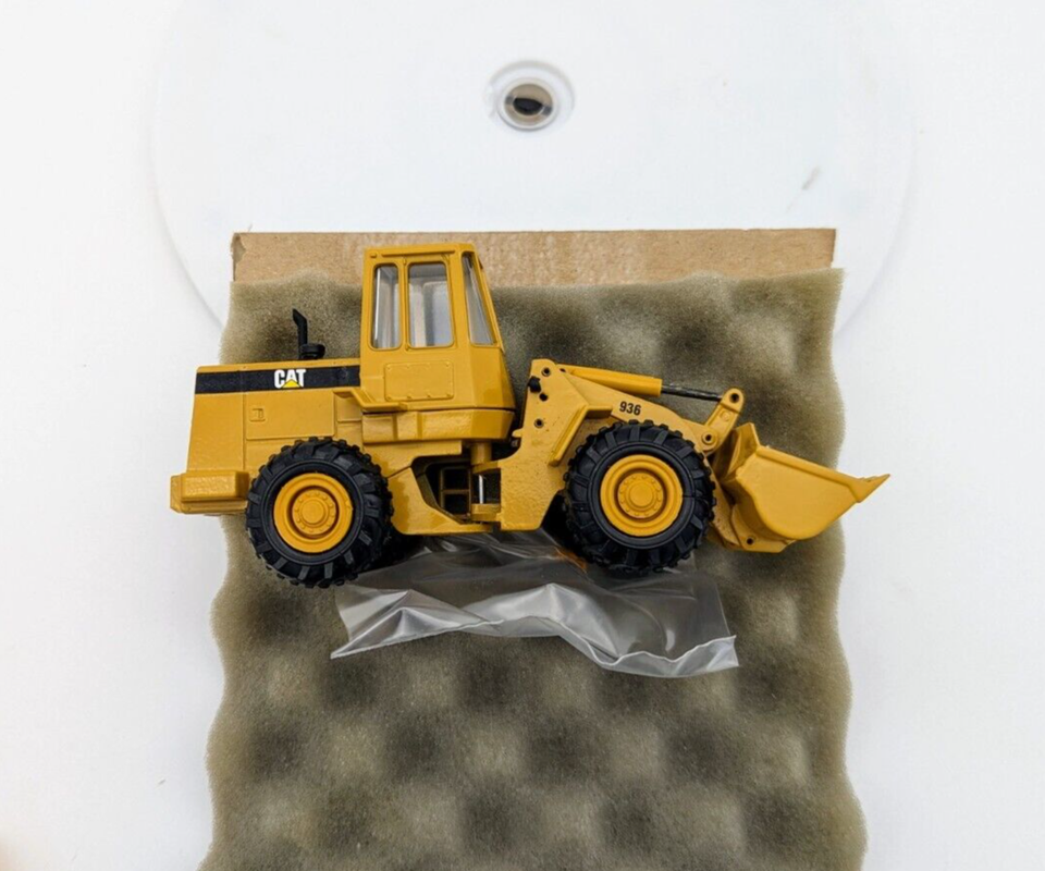 1/50 Conrad Diecast Cat 936 Loader | eBay