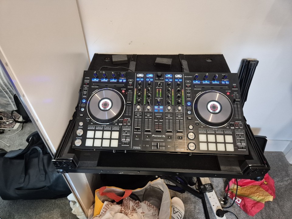 Pioneer DDJ-RX 4-Channel DJ Controller Rekordbox with Flight Case Used ...