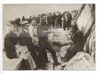 Eric de Bisschop et Joseph Tatibouet sur le bateau Kaimiloa - Photo ...
