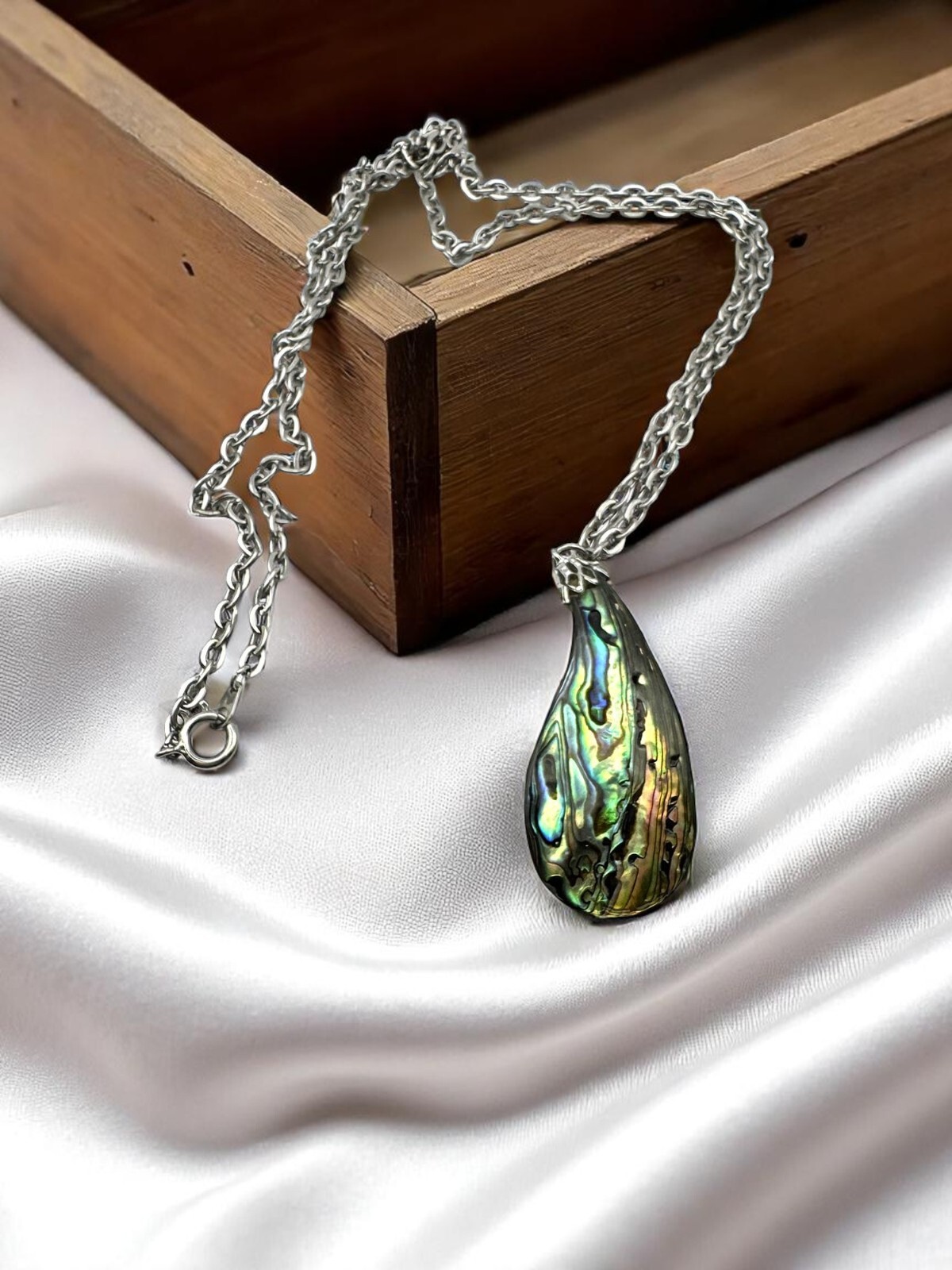 Early 1980s Paua Shell Teardrop Pendant. E395 - Gem
