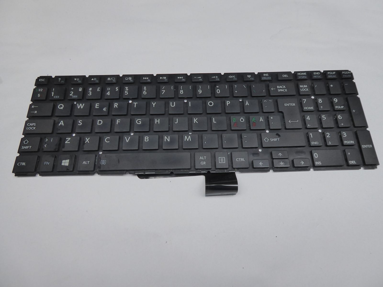 Toshiba Satellite L50D ORIGINAL Tastatur nordic Layout!! AEBLIX00010 ...