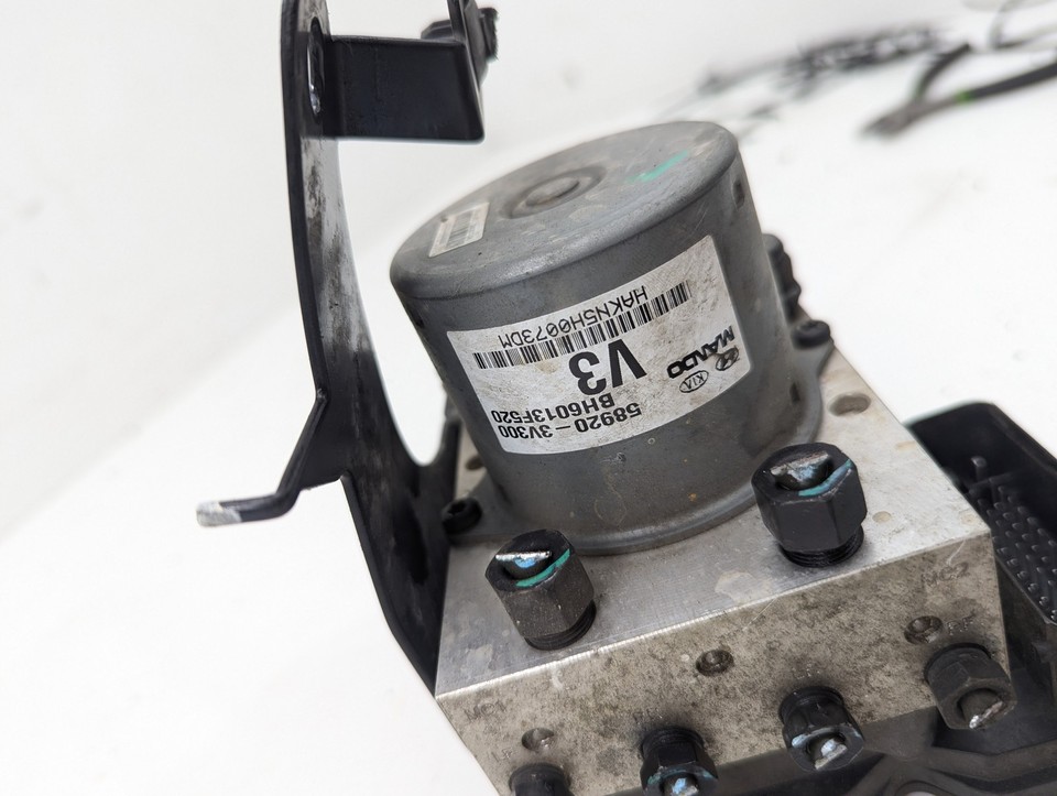 2012 2013 2014 Hyundai Azera ABS Anti Lock Brake Pump Module 58920 ...