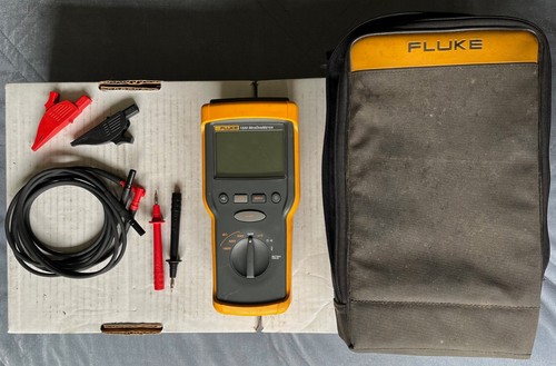 Fluke 1520 MegOhmMeter - Insulation Resistance Tester - w/Leads, Probes ...
