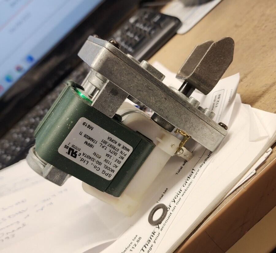 WHIRLPOOL ICE MAKER AUGER MOTOR AND YOKE 12001773 | eBay