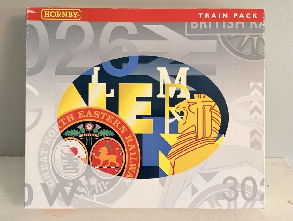 Hornby R2173 BR Class 14xx Train Pack 1432 & Two Auto Coaches OO Gauge ...