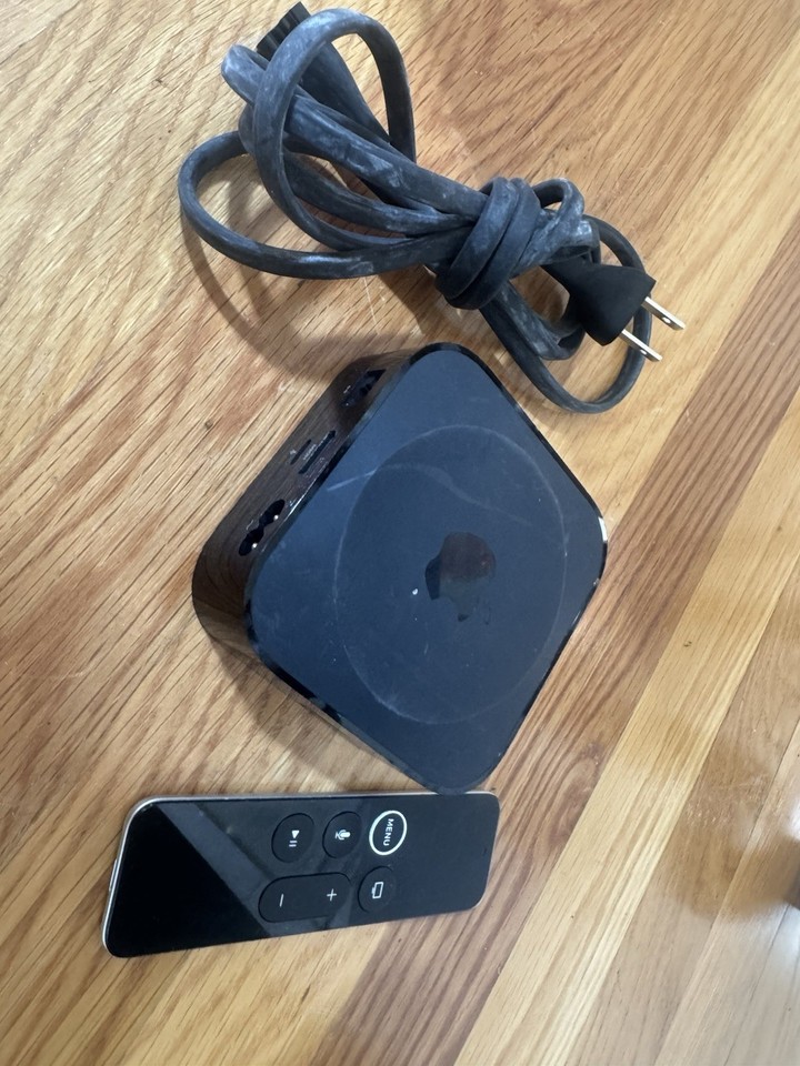Apple TV (4th Generation) HD Media Streamer - A1625 - With Siri Remote ...