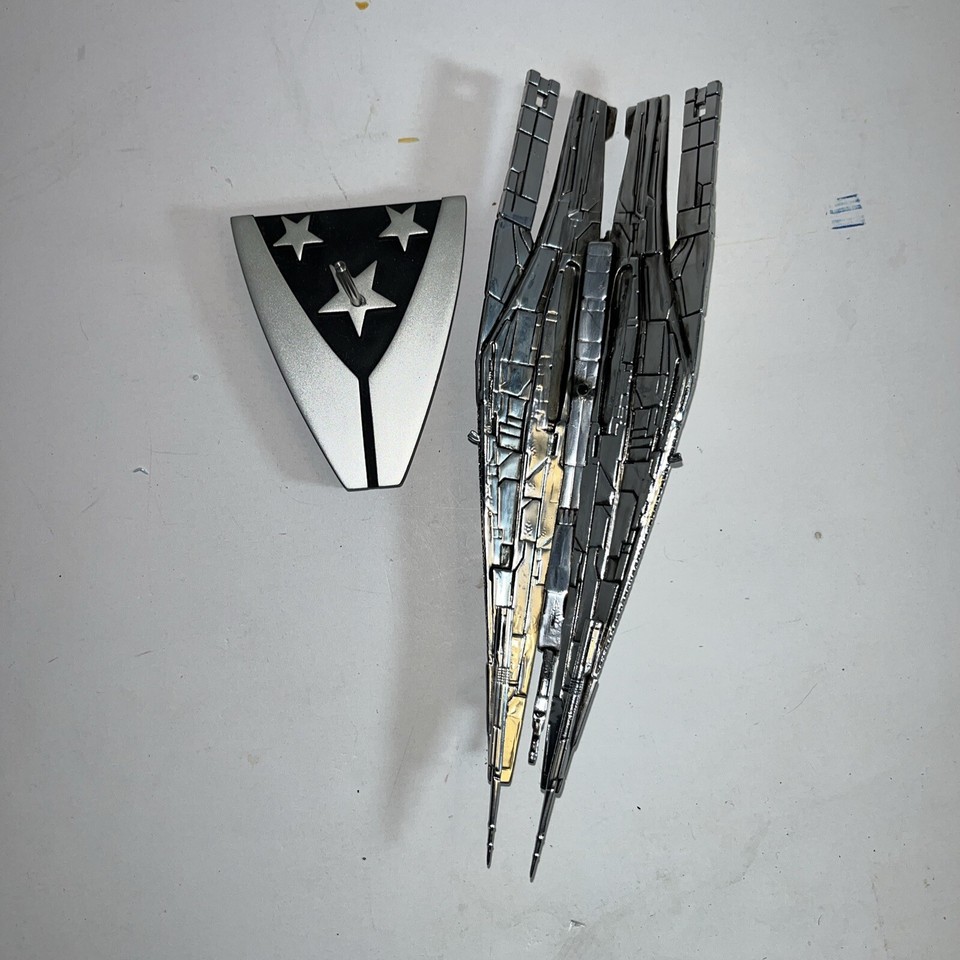 Mass Effect Alliance Cruiser Replica Model Dark Horse Silver Edition | eBay