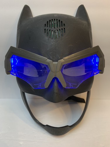 2015 DC Comics Batman Talking Voice Changer Mask with Lights and Sounds ...