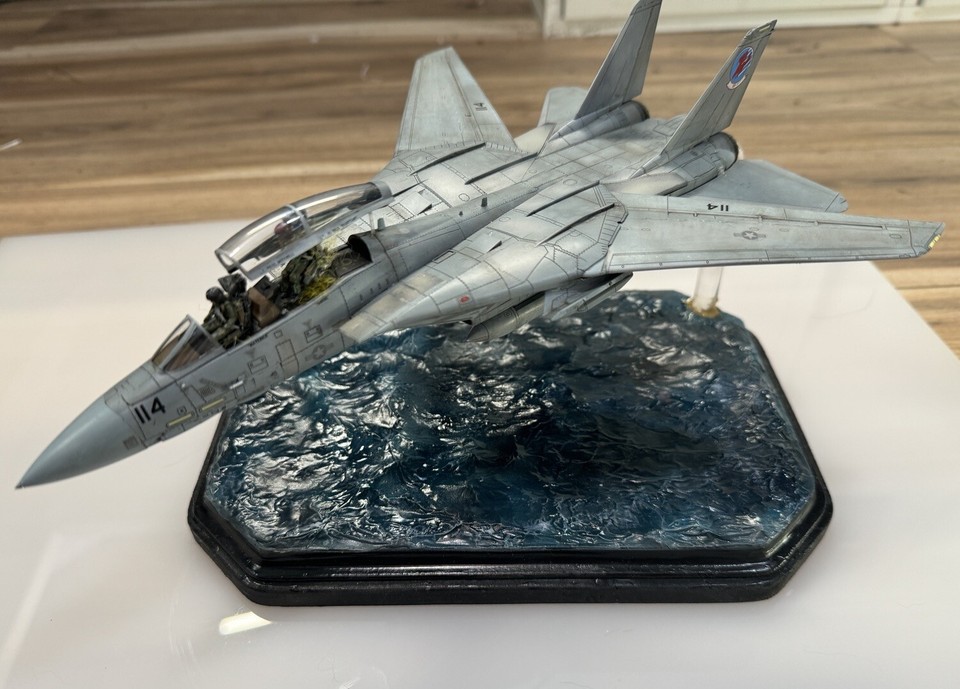 Pro-Built 1/72 F-14A Tomcat Top Gun diorama - Goose Maverick ejecting ...