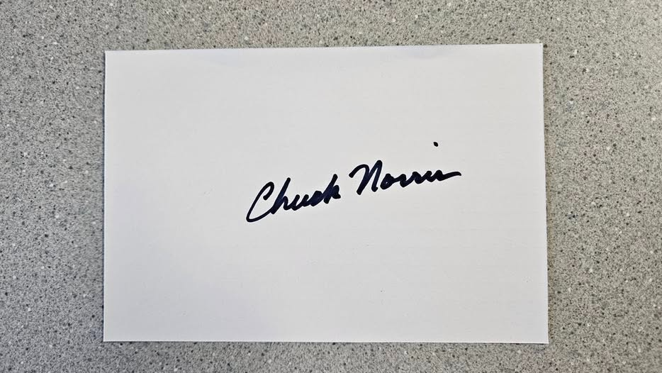 CHUCK NORRIS SIGNED 4x6 INDEX CARD AUTOGRAPH - MISSING IN ACTION | eBay