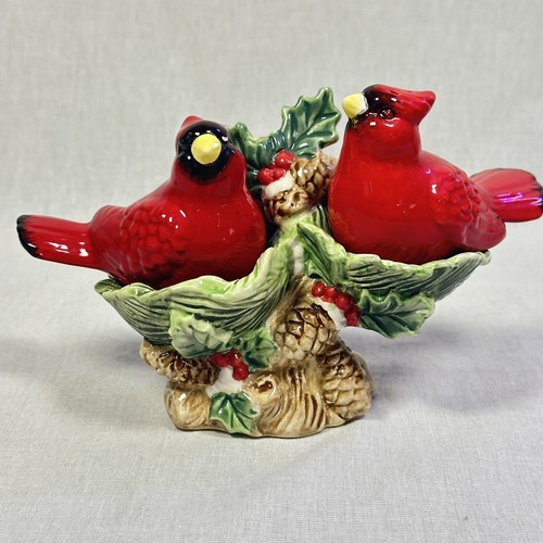 Red Cardinal Birds Salt Pepper Shakers in Tree of Pine Cones and Holly ...