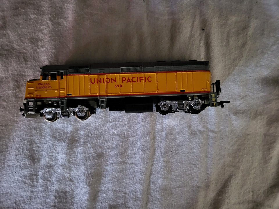 Lifelike F40PH Union Pacific Road Number 3901 | eBay
