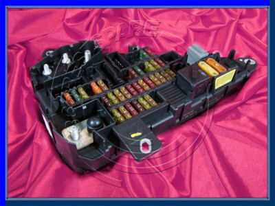 BMW 5 6'ies E60 E63 REAR POWER DISTRIBUTION BOX BACK FUSE HOUSING RELAY ...