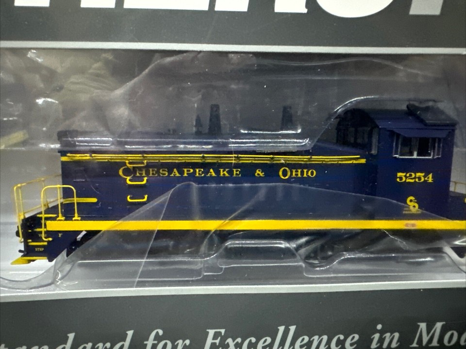 Walthers Proto 920-48501 HO Scale EMD SW9 Diesel Chesapeake & Ohio C&O ...