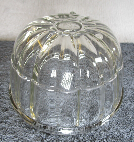 Lovely Quality Vintage 1 Pint Glass JAJ Pyrex Round Jelly / Blancmange ...