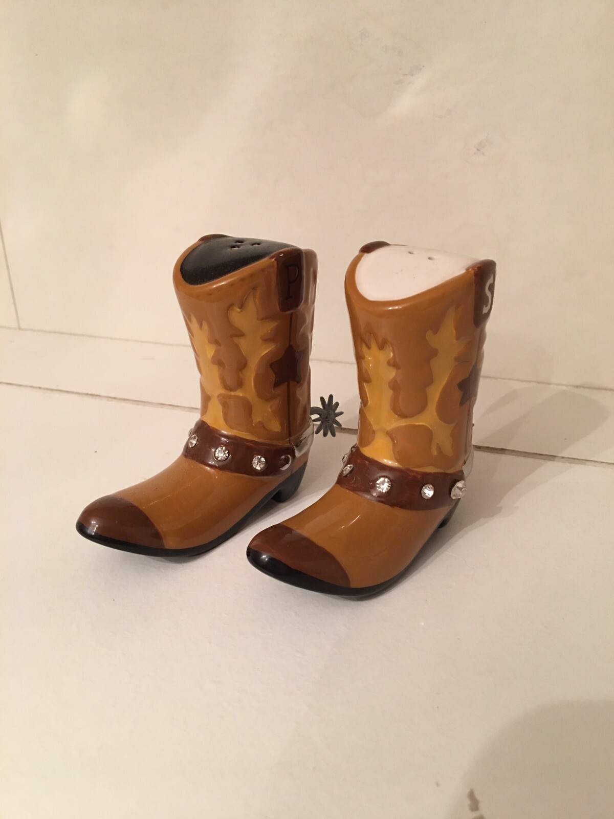 Western Cowboy Boots Salt & Pepper Shakers With Spurs And Bling New | eBay