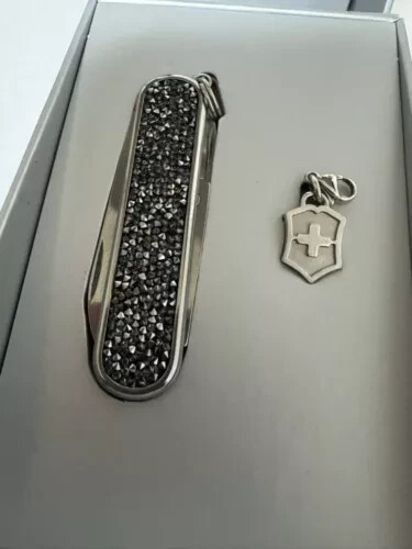 Victorinox SD Classic Brilliant Army Swiss Made Multi Tool Limited ...