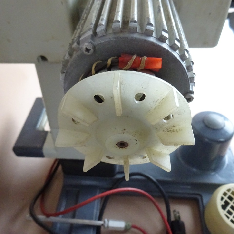 BUCHI ROTAVAPOR RE-121 DIGITAL ROTARY EVAPORATOR W/ STAND ( BUCHI 011 ...