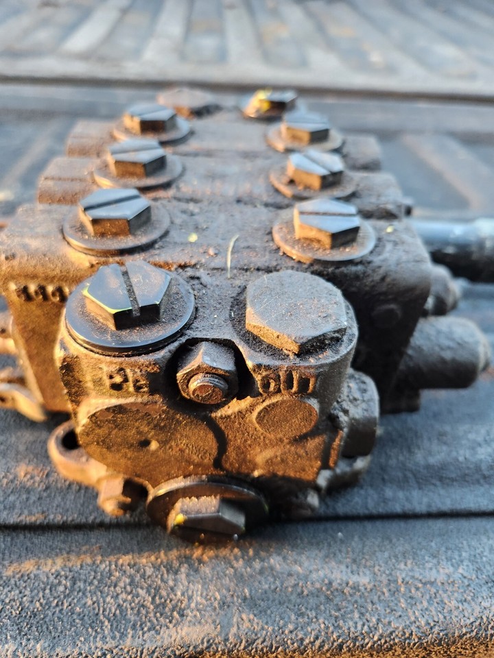 Gehl SL5625 Hydraulic Control Valve | eBay