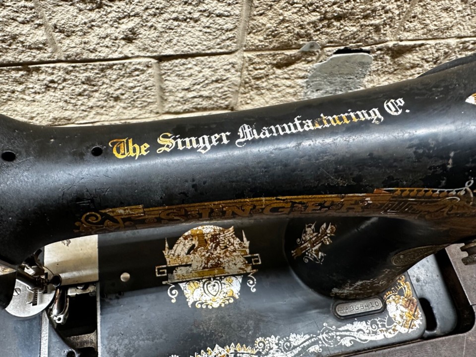 VINTAGE PEDDLE OPERATED SINGER SEWING MACHINE (NOT WORKING, LOCAL PICK UP ONLY!) | eBay