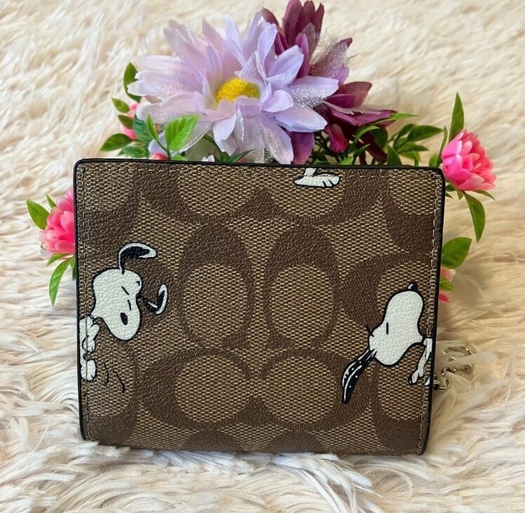 COACH x PEANUTS Snoopy Print Signature Small Snap Wallet Outlet New ...