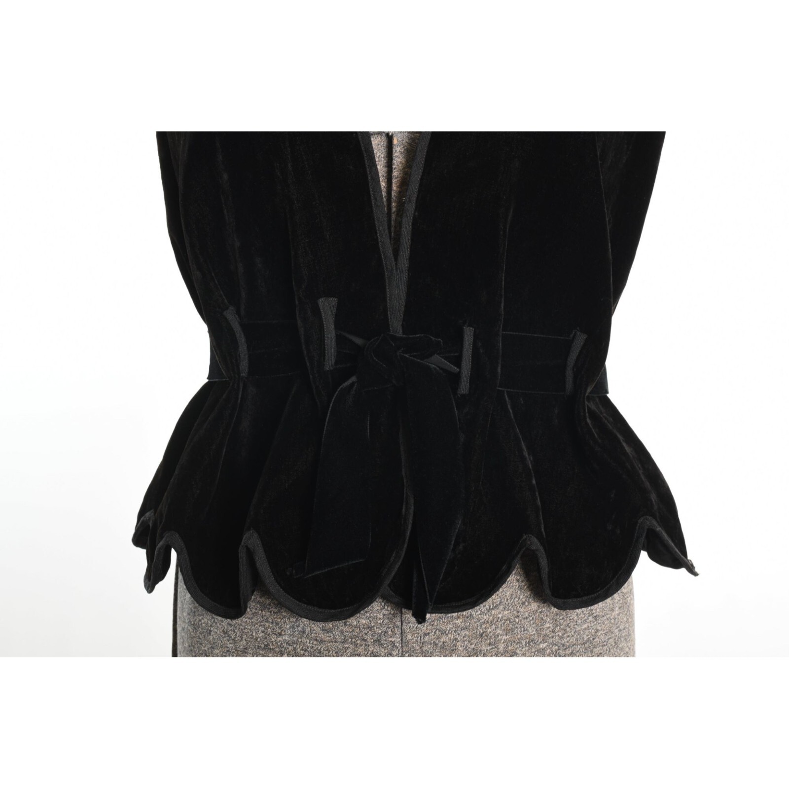 Antique 1800s Victorian Medium Black Velvet Scalloped… - Gem