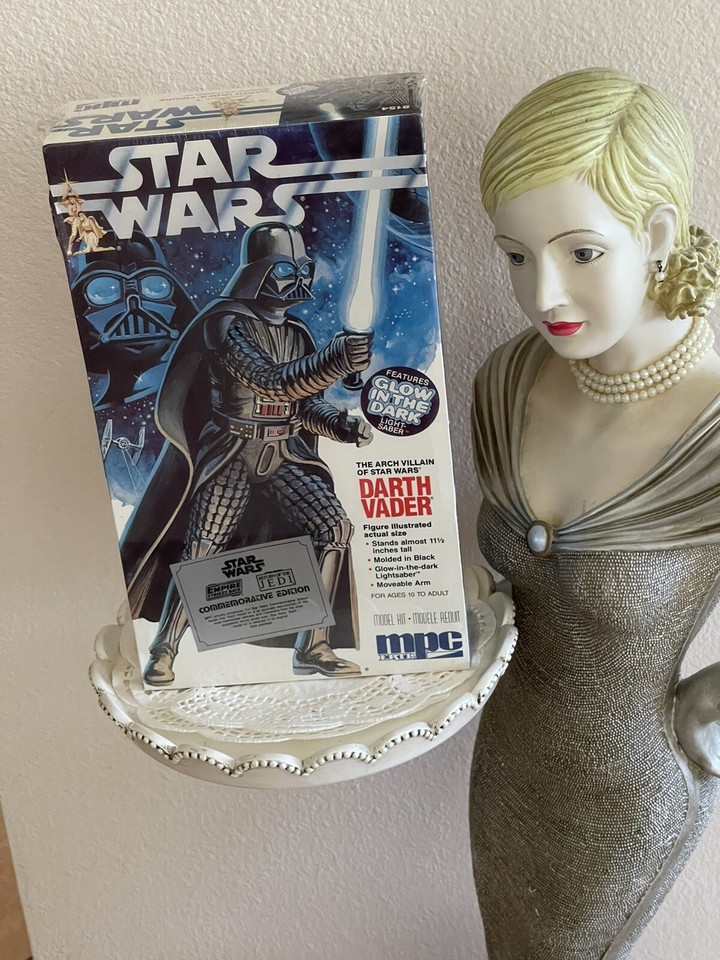 Star Wars Darth Vader Model Kit Glow-In The-Dark Lightsaber FACTORY ...