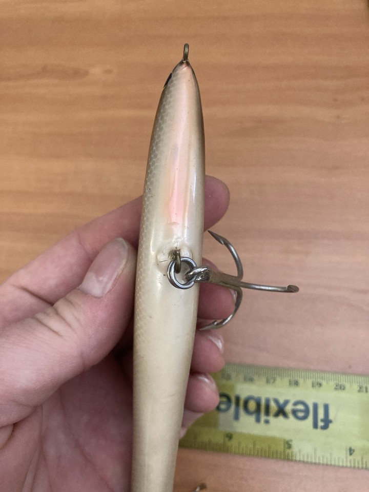 Bagley B Flat 6 LS4 Little Sucker On White Balsa Musky Glide Bait ...