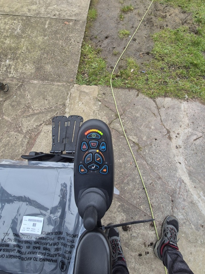 Quantum Edge 3 Stretto Powerchair wheelchair electric chair mobility ...