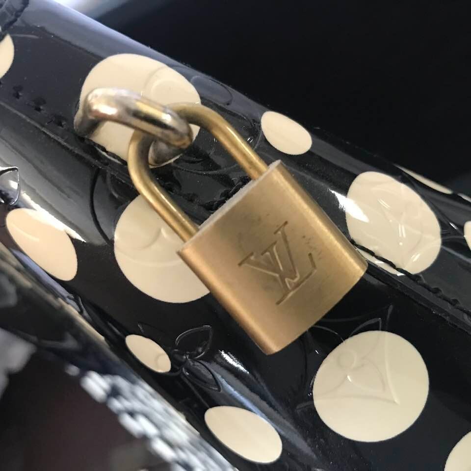LOUIS VUITTON YAYOI KUSAMA Polka Dot Handbag Paris France LOUIS VUITTON YAYOI KUSAMA Polka Dot Handbag Paris France