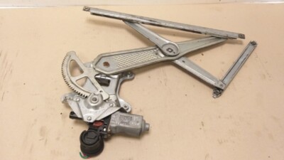 FENSTERHEBER RECHTS VORNE Toyota Yaris Verso (P2) 2000 8571052030 / ...