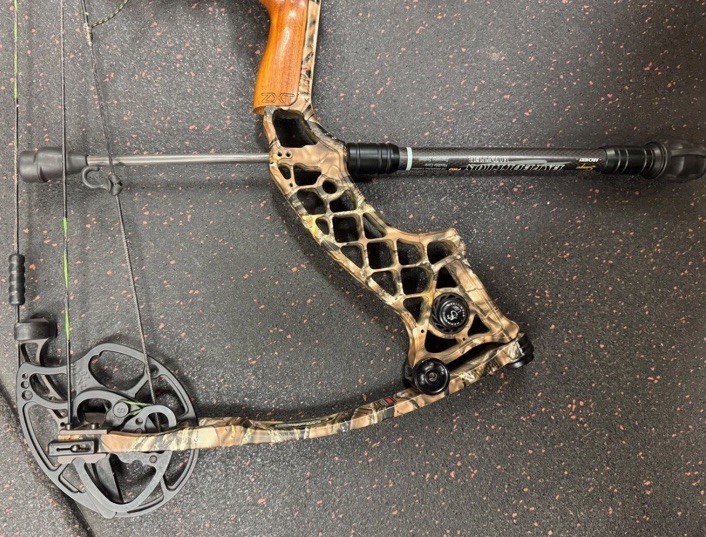 Mathews ZXT Compound Bow RH 29in Draw. Limbs Loaded. Hunt Ready! Arrows ...