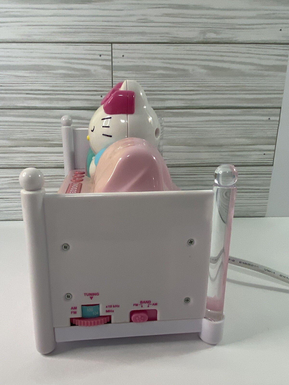 Sanrio Sleeping Hello Kitty In Bed Digital Radio Alarm Clock/Night ...