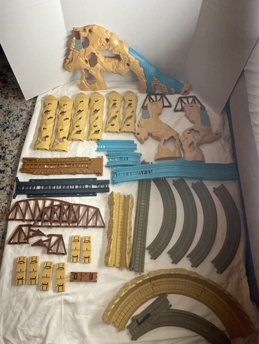 Thomas & Friends Trackmaster Motorized Railway Thomas at Action Canyon ...