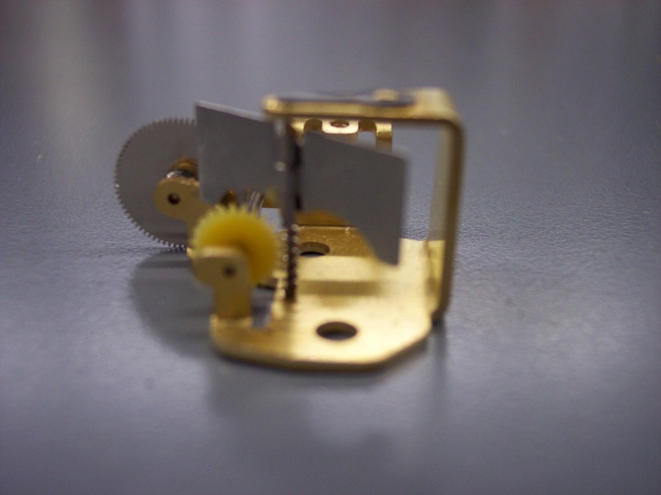 CUCKOO CLOCK MUSIC BOX GOVERNOR GEARS 22 - parts repair musical ...