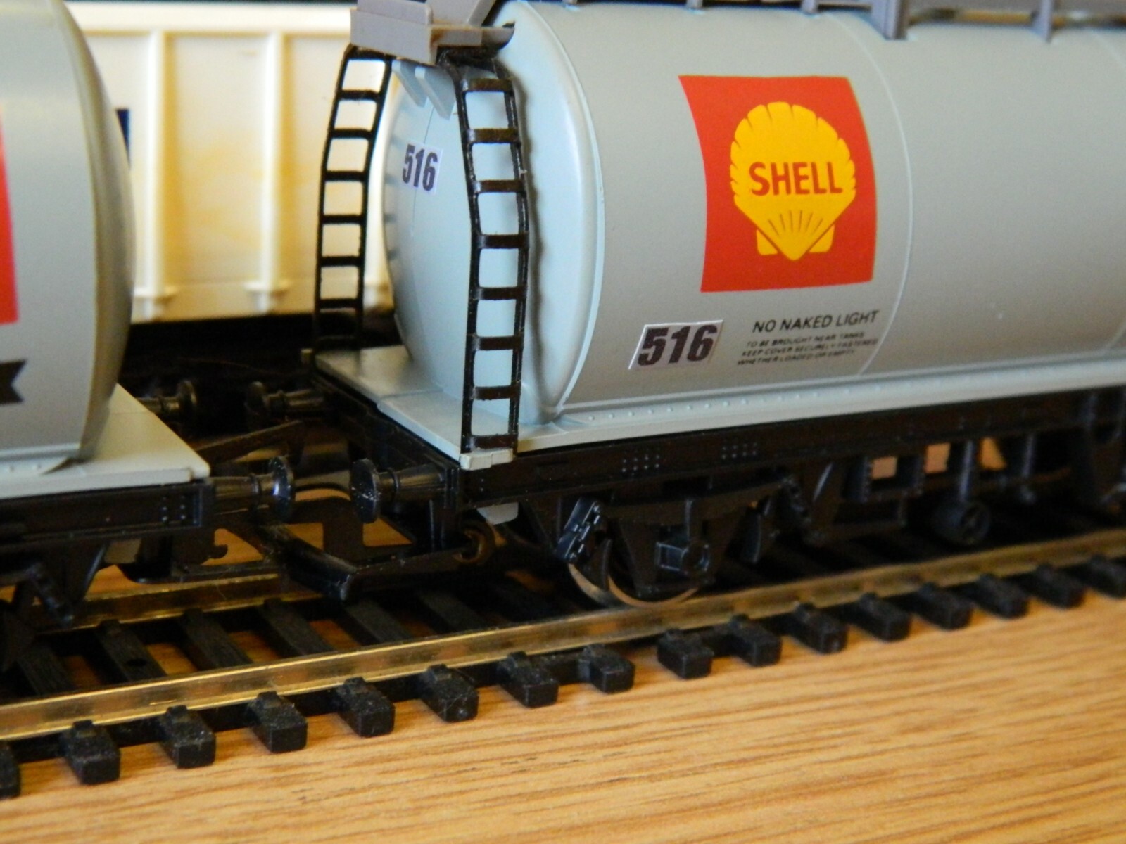 Alternative Running Numbers Decals for Hornby Grey BP Shell tank TTA ...